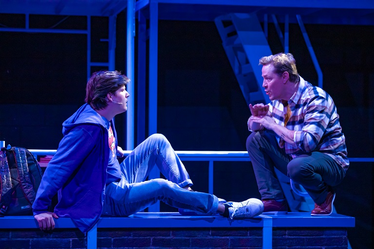 SUPERHÉROE, EL MUSICAL — ENTRETENIA